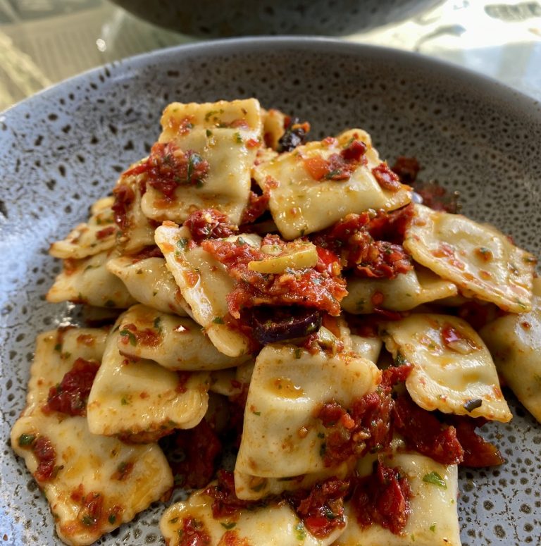Vegan Spinach & Ricotta Ravioli with Sundried Tomato, Basil & Chilli ...